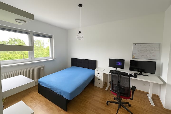 2-zimmer-wohnung In Berlin-friedenau Mit Balkon - Kleinmachnow