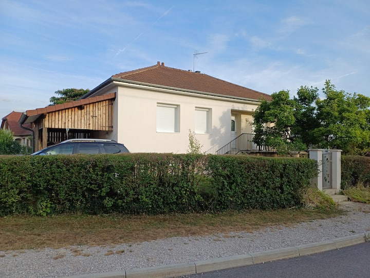 Maison 90m² Sur Sous-sol Avec Jardin - Dole