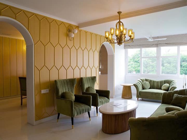 The Mustard Mansion
5bhk, 15mins Frm Airport - India