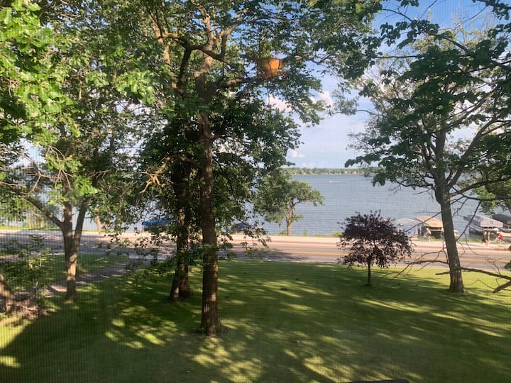 Shabby Chic Rustic Lake Cottage - Detroit Lakes, MN