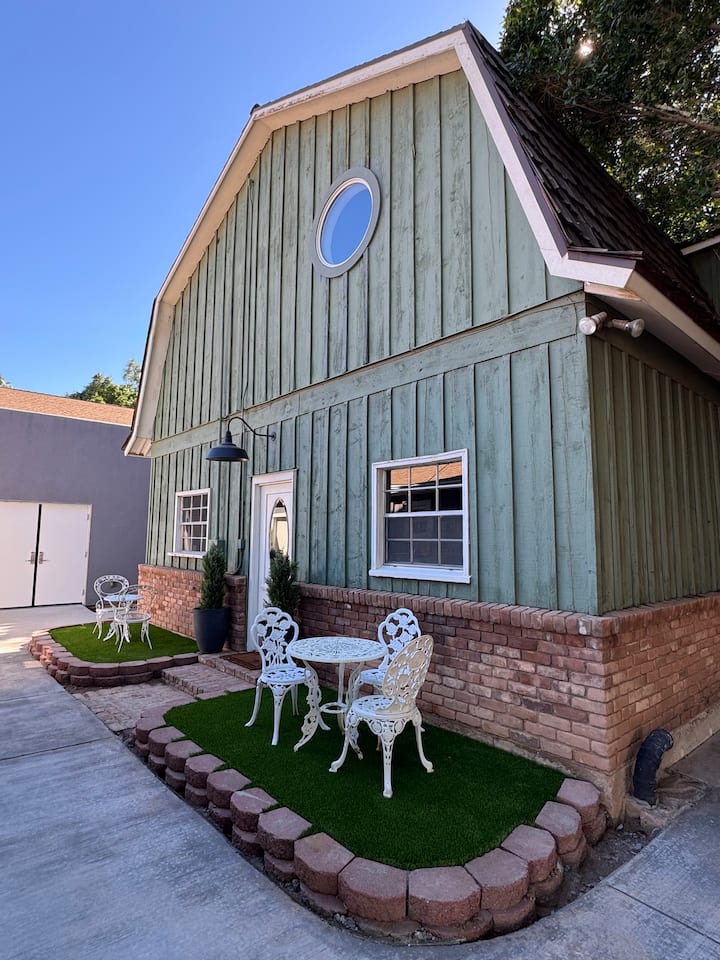 Restored Vintage Carriage House - Mesa