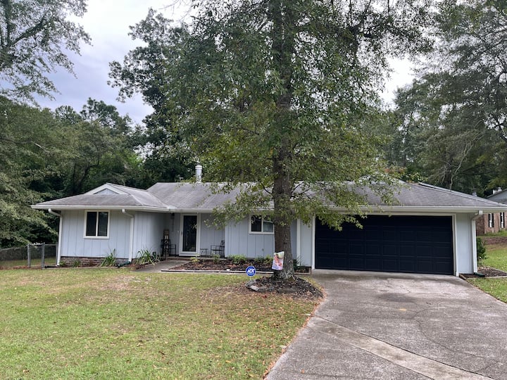 Comfy, Stylish Family Home - Augusta, GA
