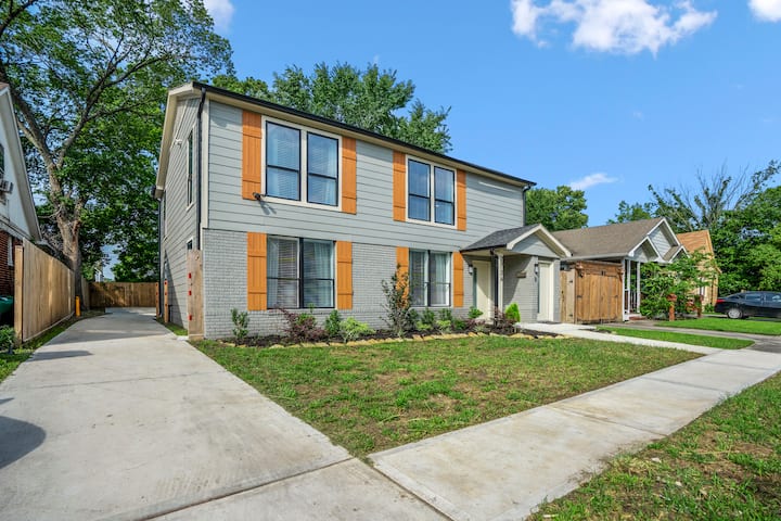 Medical Center Houston- Charming Retreat - Houston