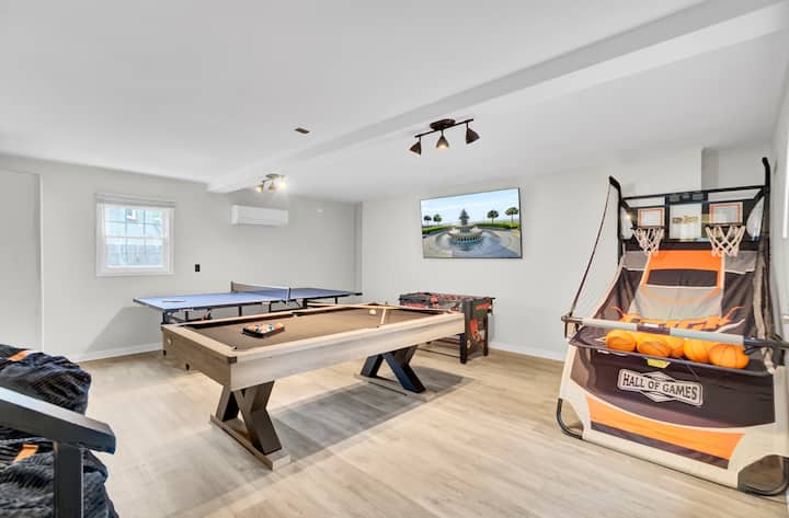 Game Room• Fireplace/pit •Deck •Airprt •Coffee Bar - Charleston