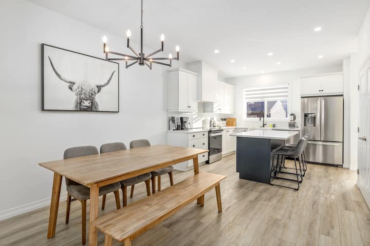 King Bed | Ac | Family Friendly | Fenced Yard - Canada
