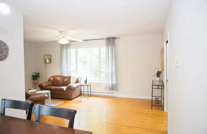Central 3br Retreat / Free Parking & Private Yard - Oromocto