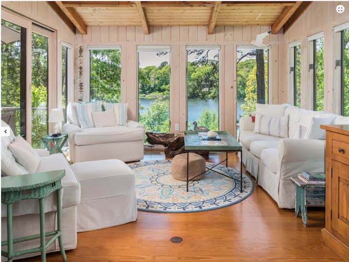 Oak Bluffs Retreat With Direct Pond Access - Oak Bluffs, MA