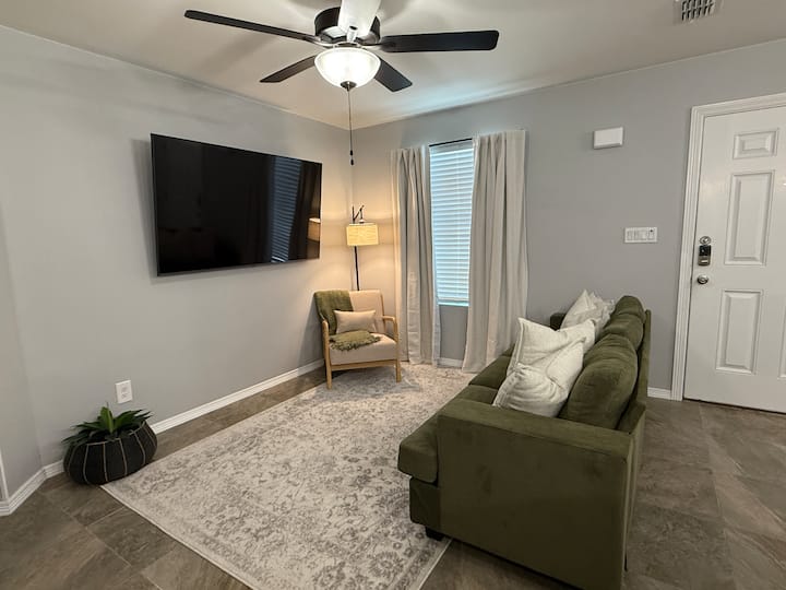 Northside Retreat- 4 Miles From Airport- Off Hwy-a - Harlingen, TX