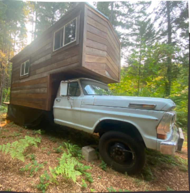 Cozy Studio -Vintage Truck Tiny House - Travelers Rest, SC