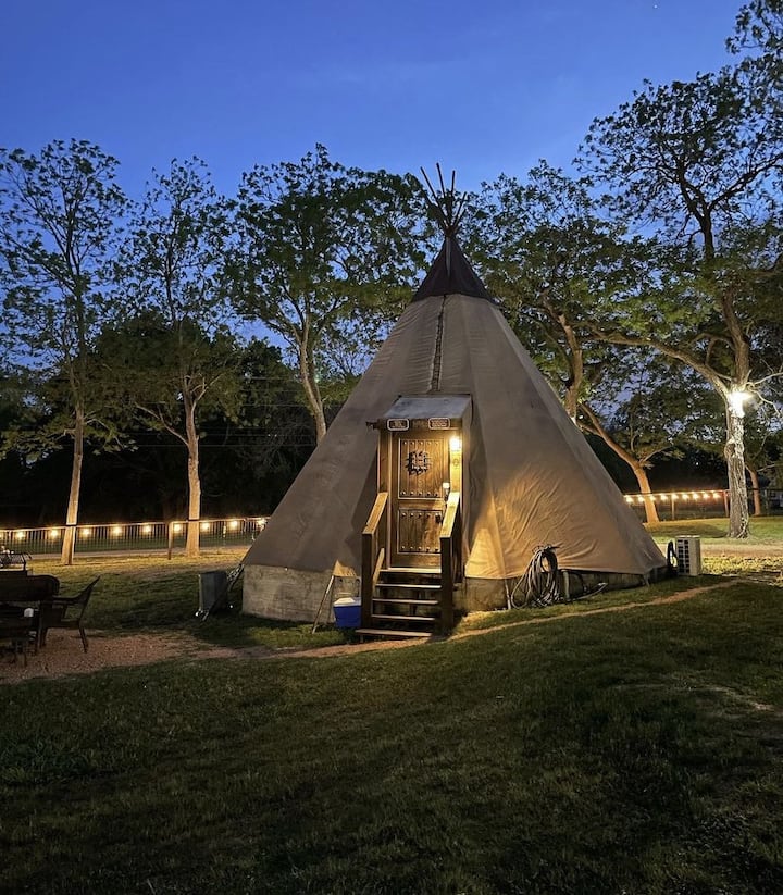 Waterfront Teepee 4 Soaringeagle - Seguin, TX