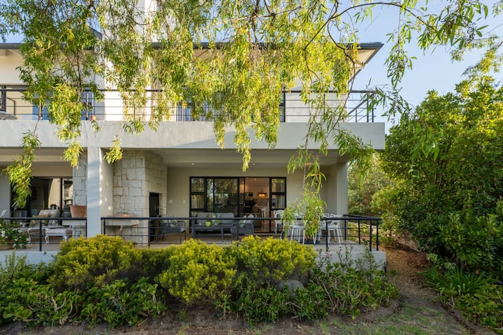 Modern Family Lodge In Paradise - Paarl