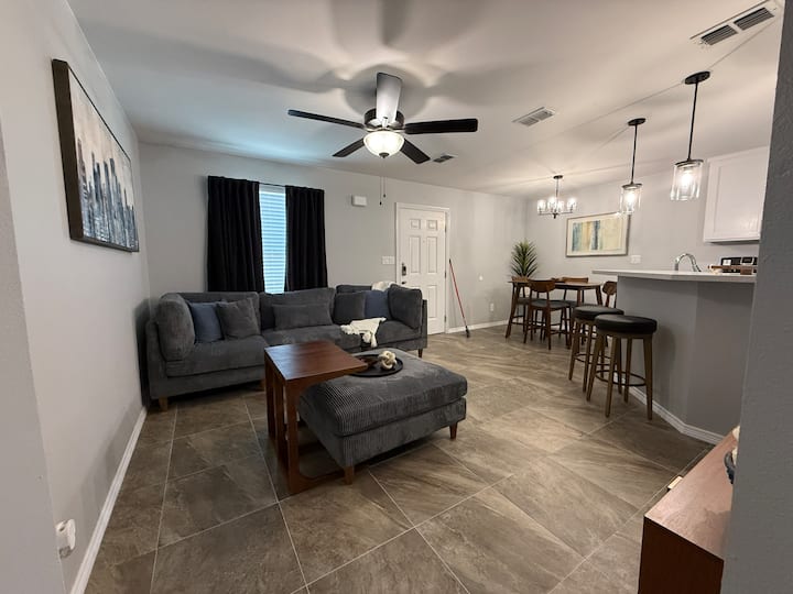 Mid-century Escape - C - Harlingen, TX