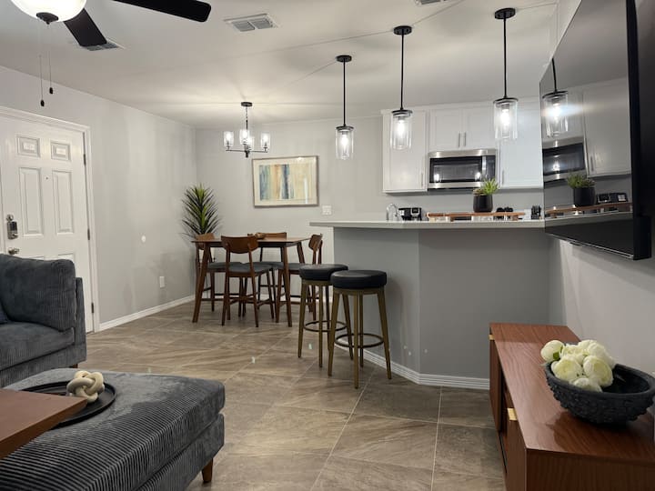 Mid-century Escape - Apt C - Harlingen, TX