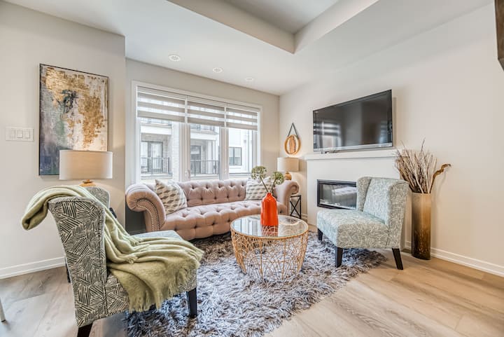 Central & Stylish Home • Patio • Free Parking - Richmond Hill