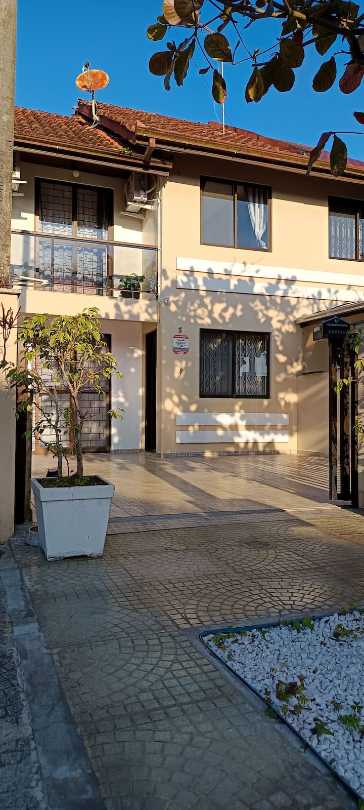 Lindo E Confortável Sobrado A 120 Metros Da Praia - Guaratuba