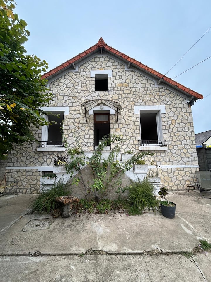 Maison 1930 Familiale à La Marbellière, 2 Chambres - Tours