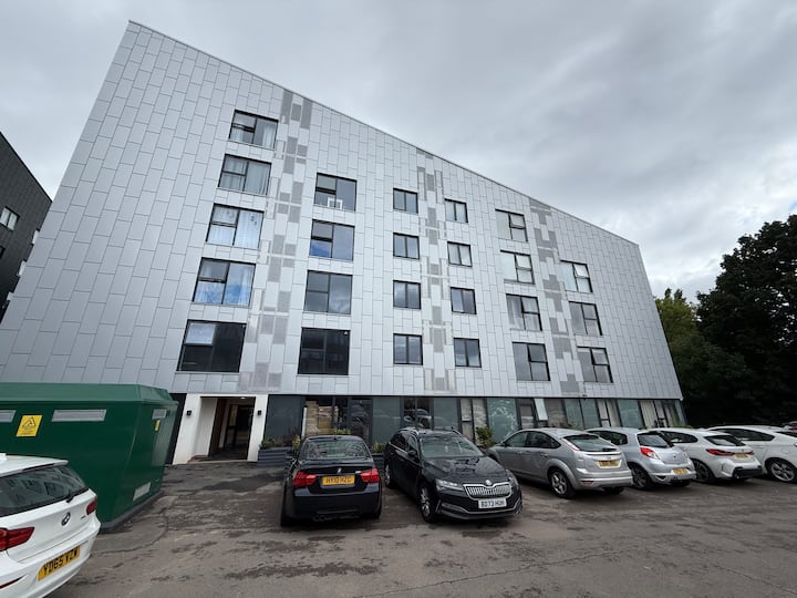 2 Bed Modern Luxury Apt - Solihull
