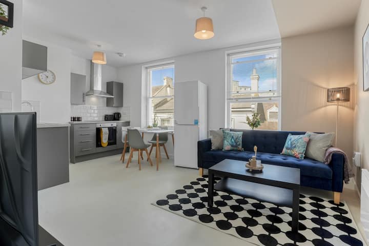 Urban Retreat - Simply Refined - Northampton