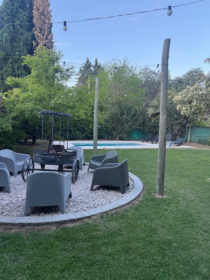 B° Privado - Chacras De Coria - Pileta Climatizada - チリ