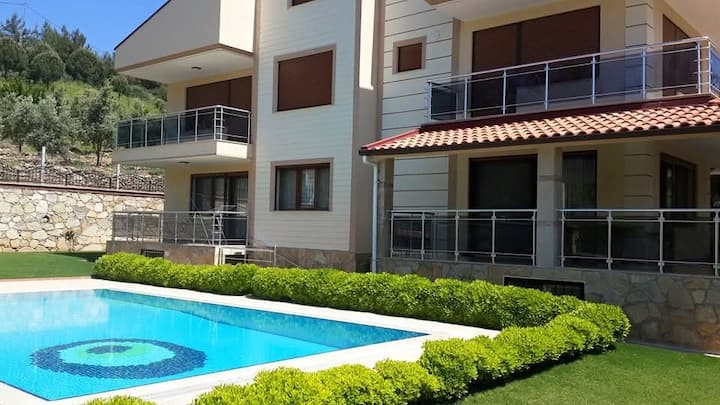Havuzlu Eşyalı Kiralık Daire - Menderes