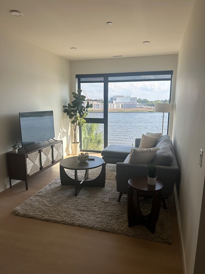 Riverside Retreat – 1br Apt Near Eaa - Oshkosh, WI