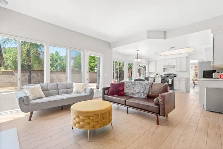 Spacious Family Stay With All The Comforts - Moreno Valley, CA