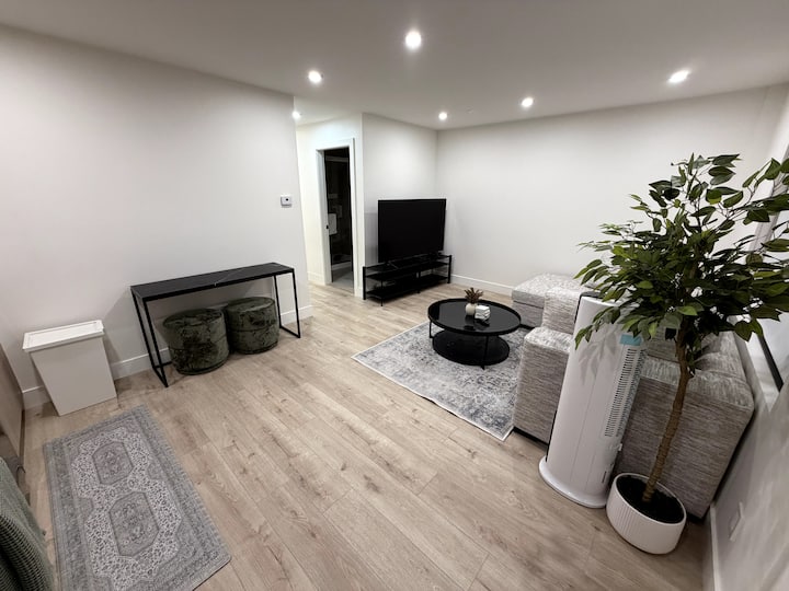 Central Lonsdale Modern Retreat 2 - North Vancouver