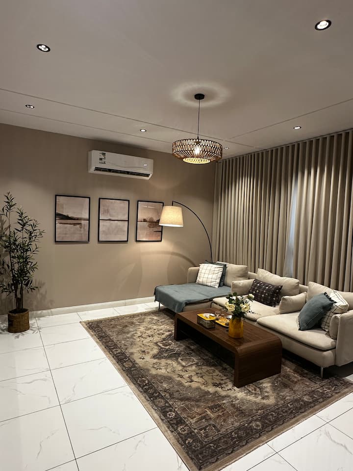 دخول ذاتي Tv 75 Inch صاله وغرفه نوم قرب المطار - Aeropuerto de Yidda King Abdulaziz (JED)