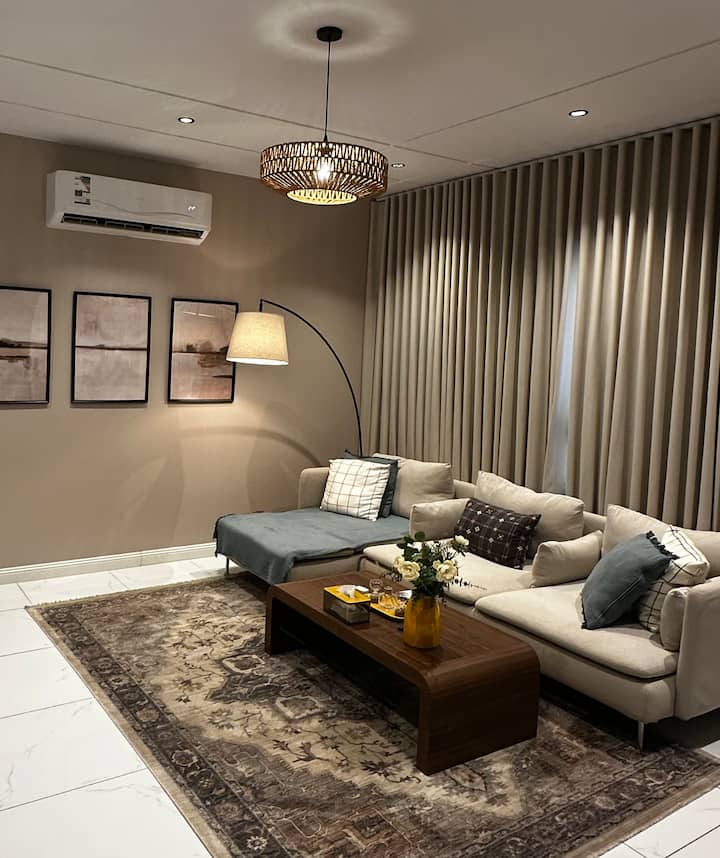 دخول ذاتي Tv 75 Inch صاله وغرفه نوم قرب المطار - Aeropuerto de Yidda King Abdulaziz (JED)