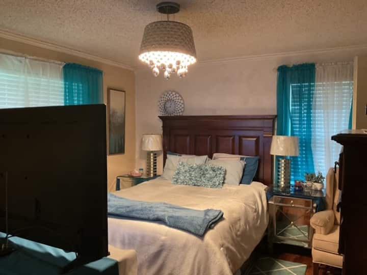 A Cozy Home Away From Home - DeSoto, TX