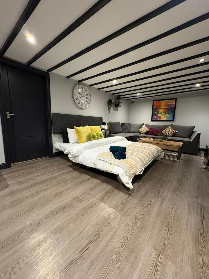 Bright And Cozy Studio Annexe - Altrincham