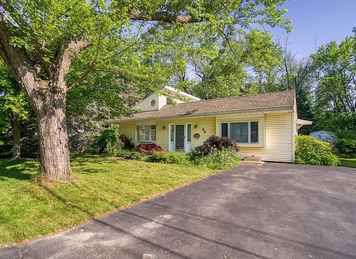 Cozy Cheektowaga Getaway - Lancaster, NY