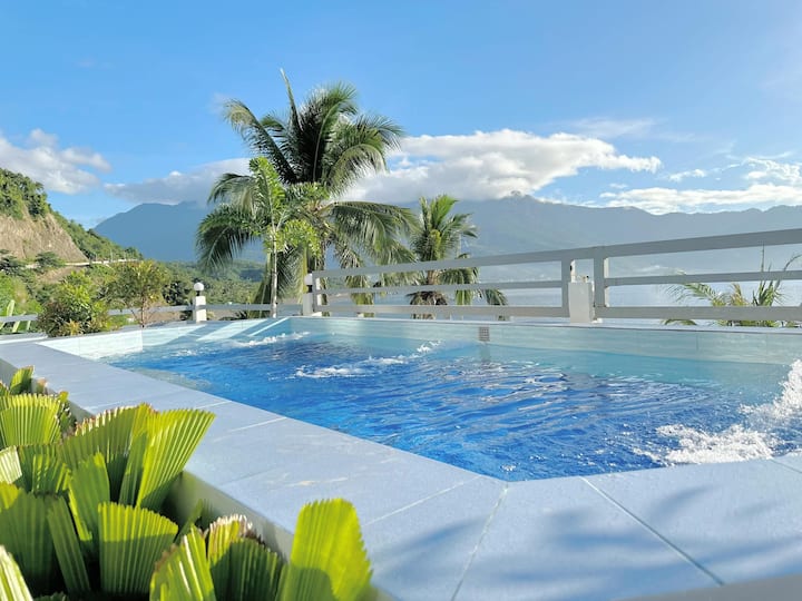 Gina’s Guest House - Dingalan