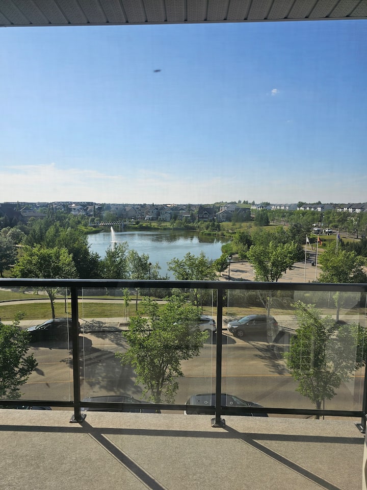 Work, Relax, And Stay In Style - Edmonton