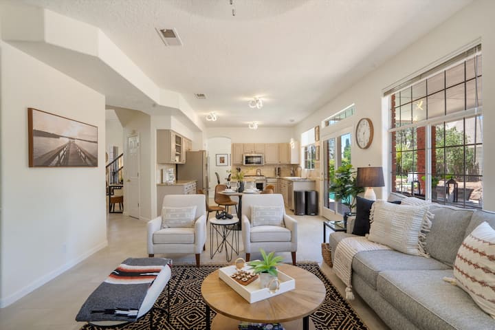 Luxury Oasis W/ Pool & Hot Tub - Albuquerque, NM