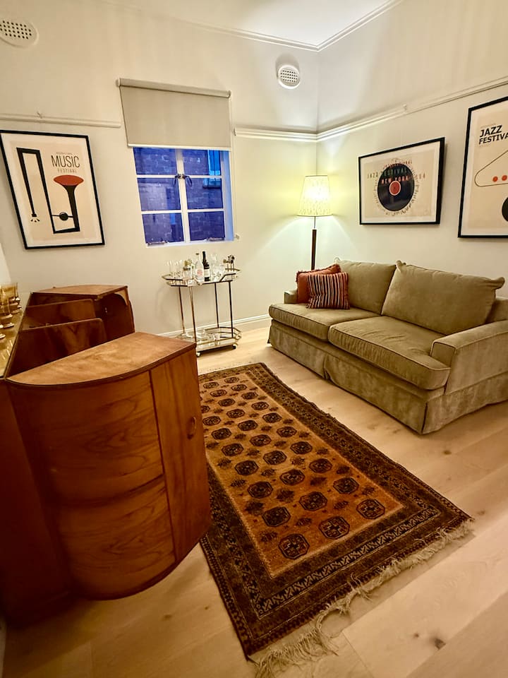 Robson’s Residence - Art Deco Apartment - Hamilton, Australia