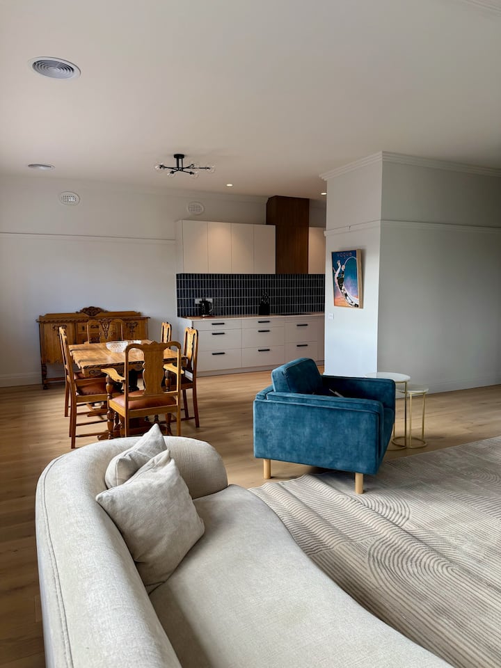 Robson’s Residence - Art Deco Apartment - Hamilton