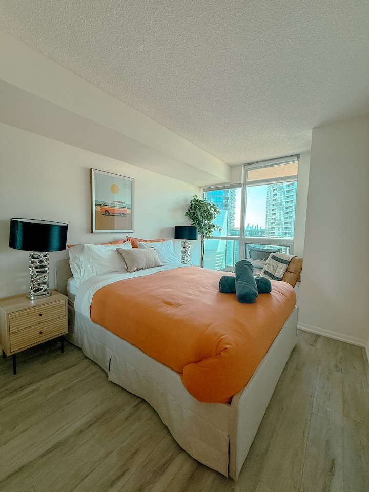 Beautiful Spacious Lakeview Waterfront W/ Parking - Toronto