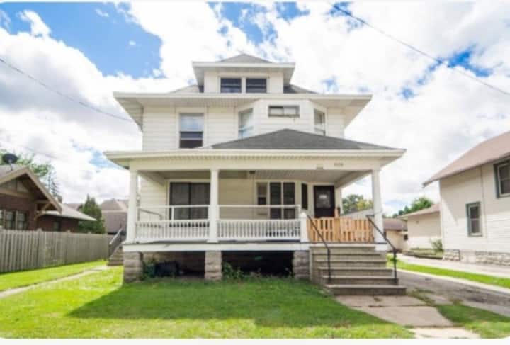 Less Than 3 Miles From Eaa! - Oshkosh, WI