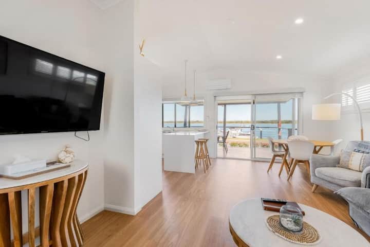 1 Bedroom Waterfront Villa - South West Rocks