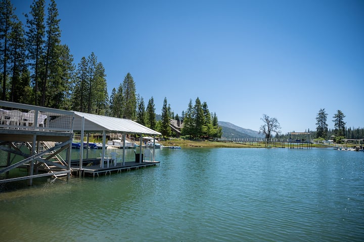 Serene Lakefront Cabin W/ Prvt Dock/walk To Pines - Bass Lake, CA