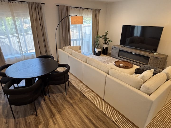 Modern Townhouse In South Salem - Salem