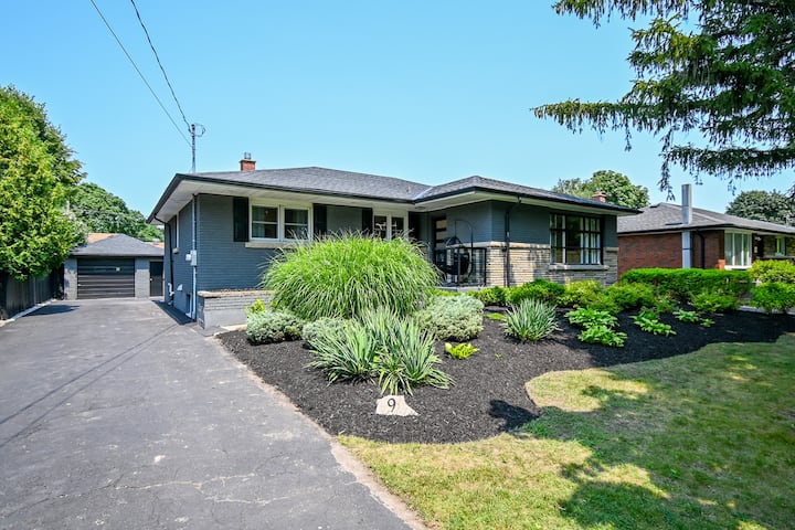 Niagara 3br: Huge Deck, King Suite, Ev & 5-car - Niagara-on-the-Lake
