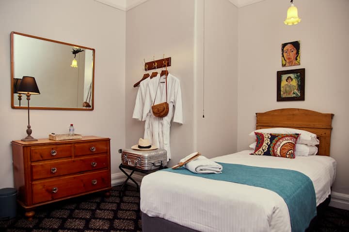 Queen Room - The Australian Heritage Hotel - Sydney