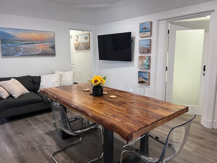 Cedar’s Sinai Private Suite Queen Bed Private Bath - Beverly Hills, CA