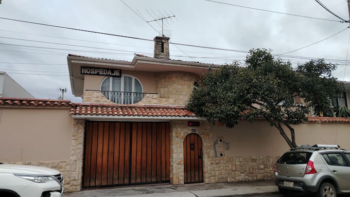 Hospedaje Familiar O Grupal - Cuenca