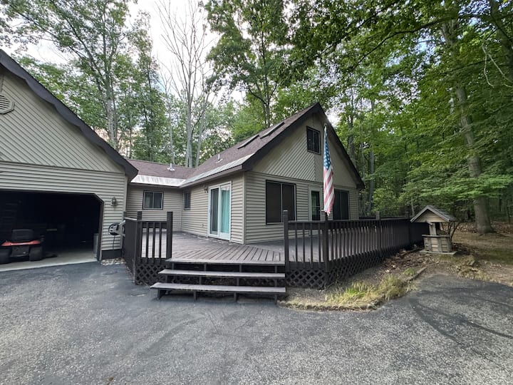 Higgins "Rest-away Beauty" Woods, Nature, Lake Fun - Higgins Lake, MI