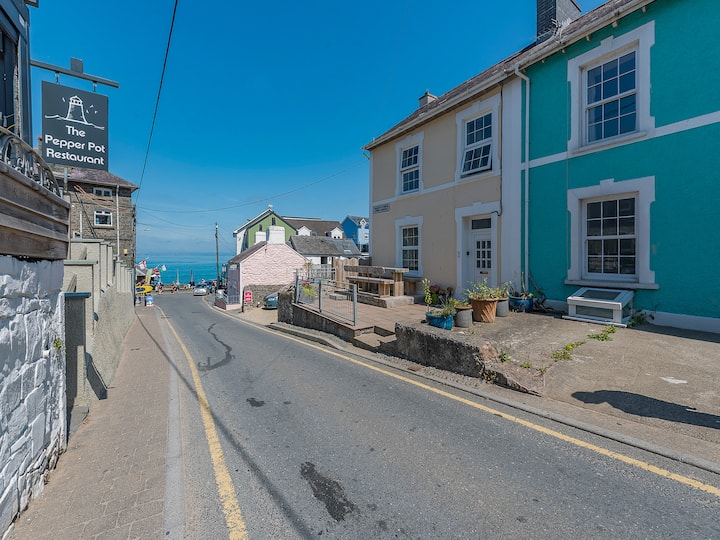 Spring Gardens - New Quay