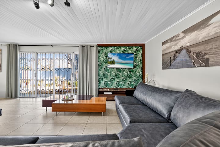 Whistling Willows | Family Villa W/ Pool & Braai - Randburg