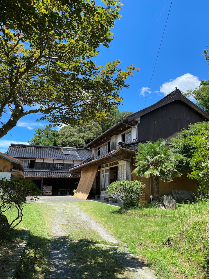名場越庵
アニメに出て来そうな
古民家 - Hirado